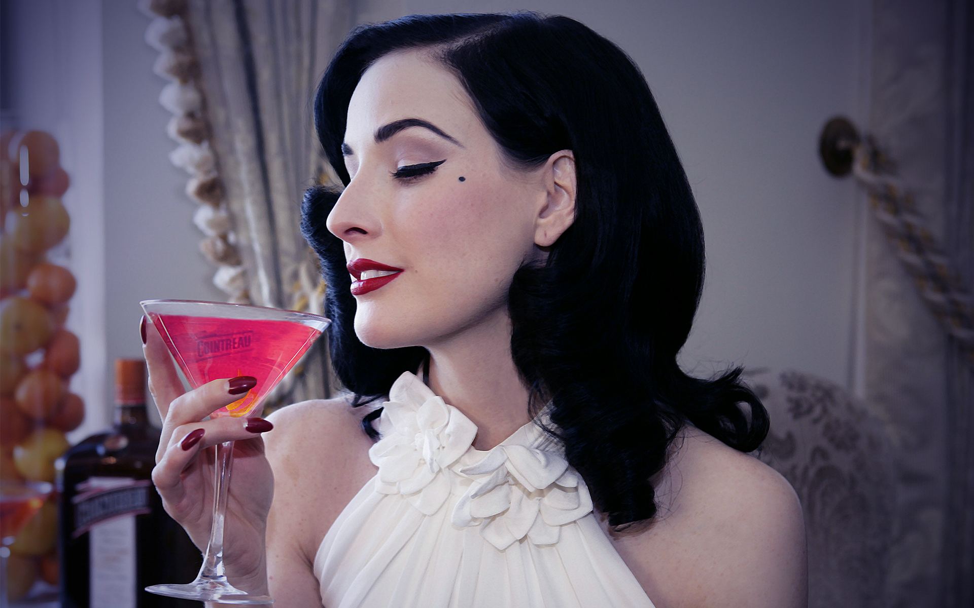 Burlesque Queen Dita Von Teese Shares Her Fitness & Beauty Secrets ...