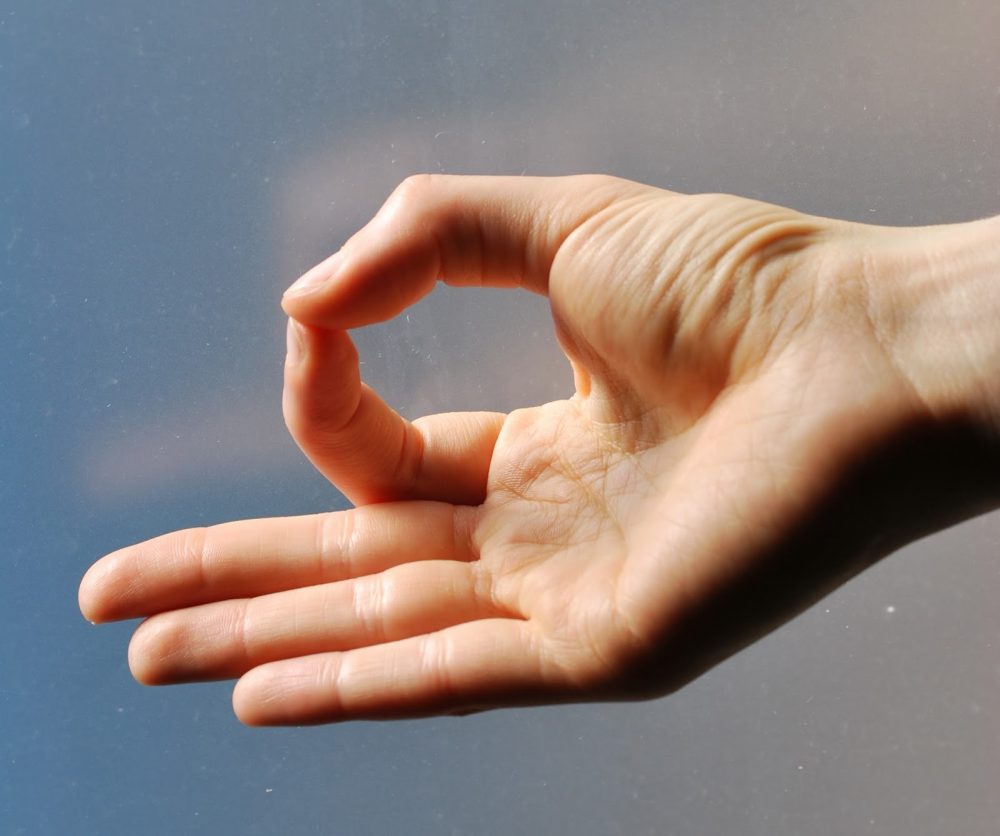 Mudra Therapy to Overcome Finger Stiffness - Women Fitness
