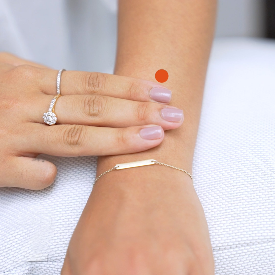 5 Pressure Points on Hands for Effective Healing - Women Fitness