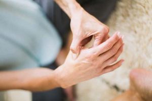 5 Pressure Points on Hands for Effective Healing - Women Fitness