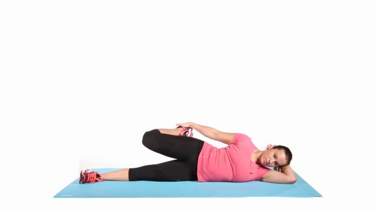 Top 5 Must-Do Night Stretches Before Going To Bed - Women Fitness