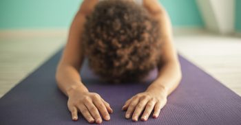 Top 5 Must-Do Night Stretches Before Going To Bed - Women Fitness