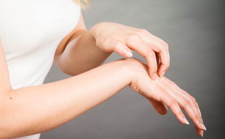 Rubbing skin Activates itch-relief Neural Pathway - Women Fitness